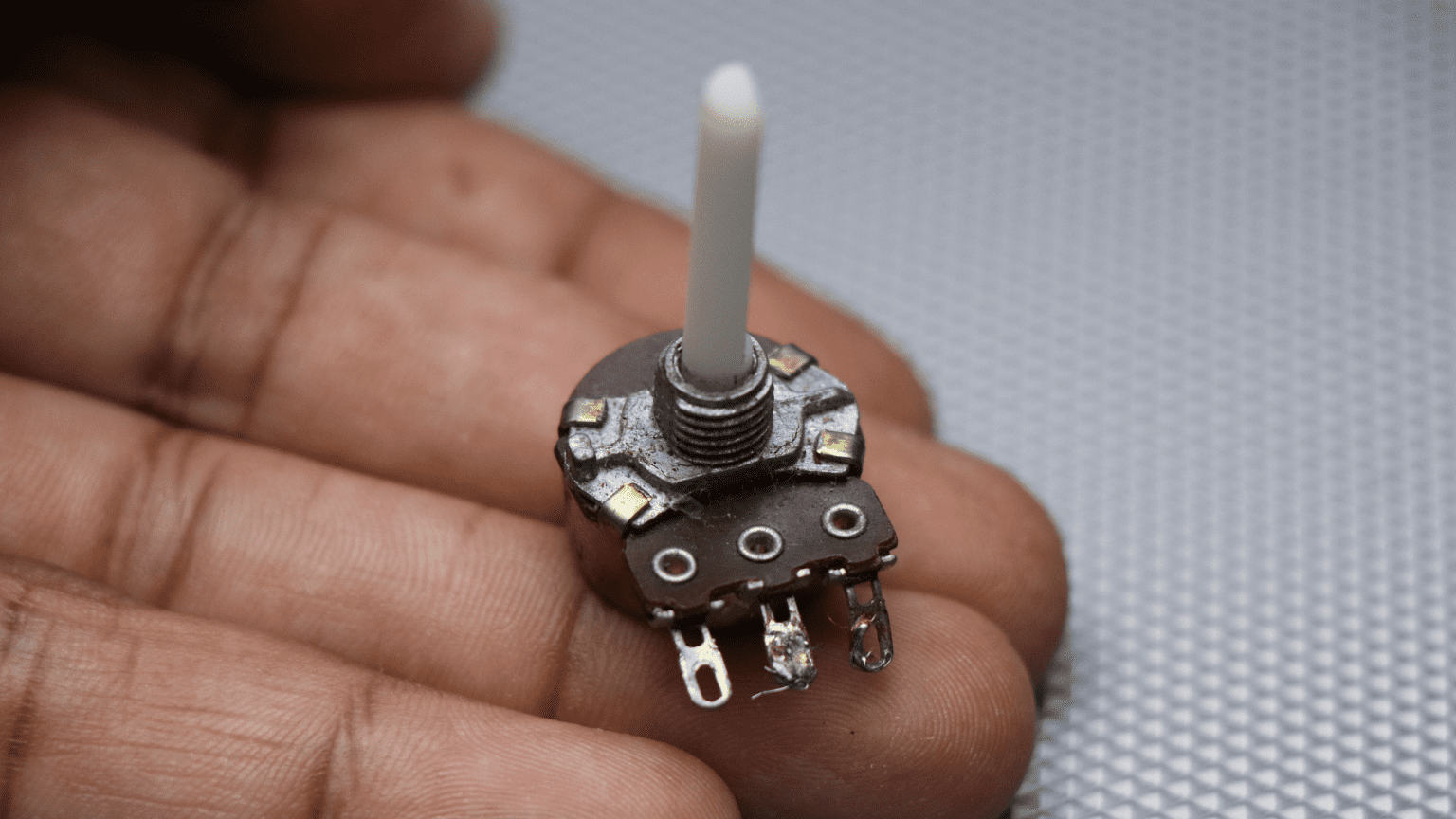 Potentiometer Calibration: Tips for Accurate Readings - Measure Gadget